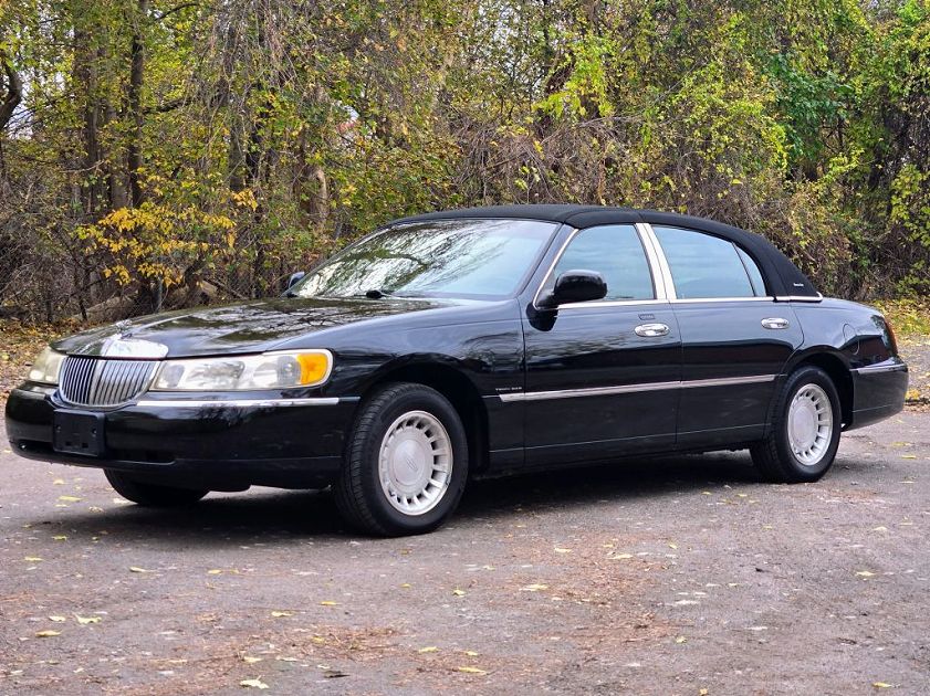 Used 2000 Lincoln Town Car ($11,999) | CarStory